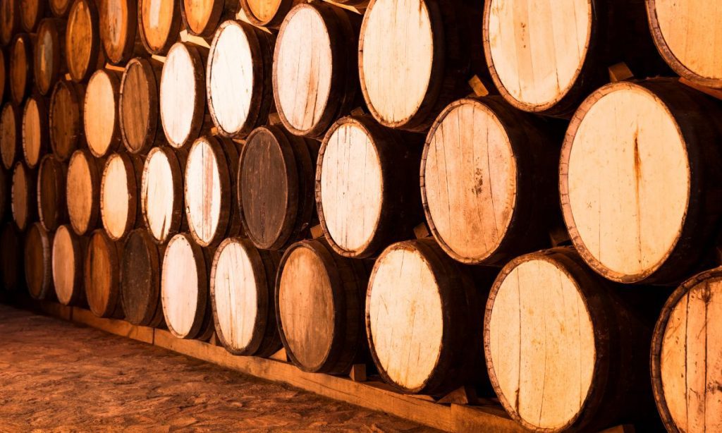 Beer Containers | Types of Beer Containers—Cans, Bottles, Growlers, Kegs