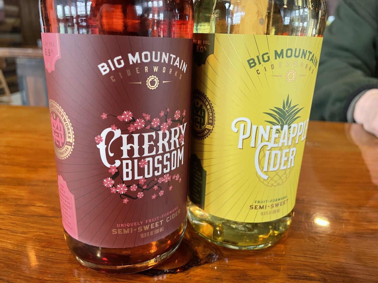 Red Labels That Inspire: A Gallery of Designs for Red Product Labels ...